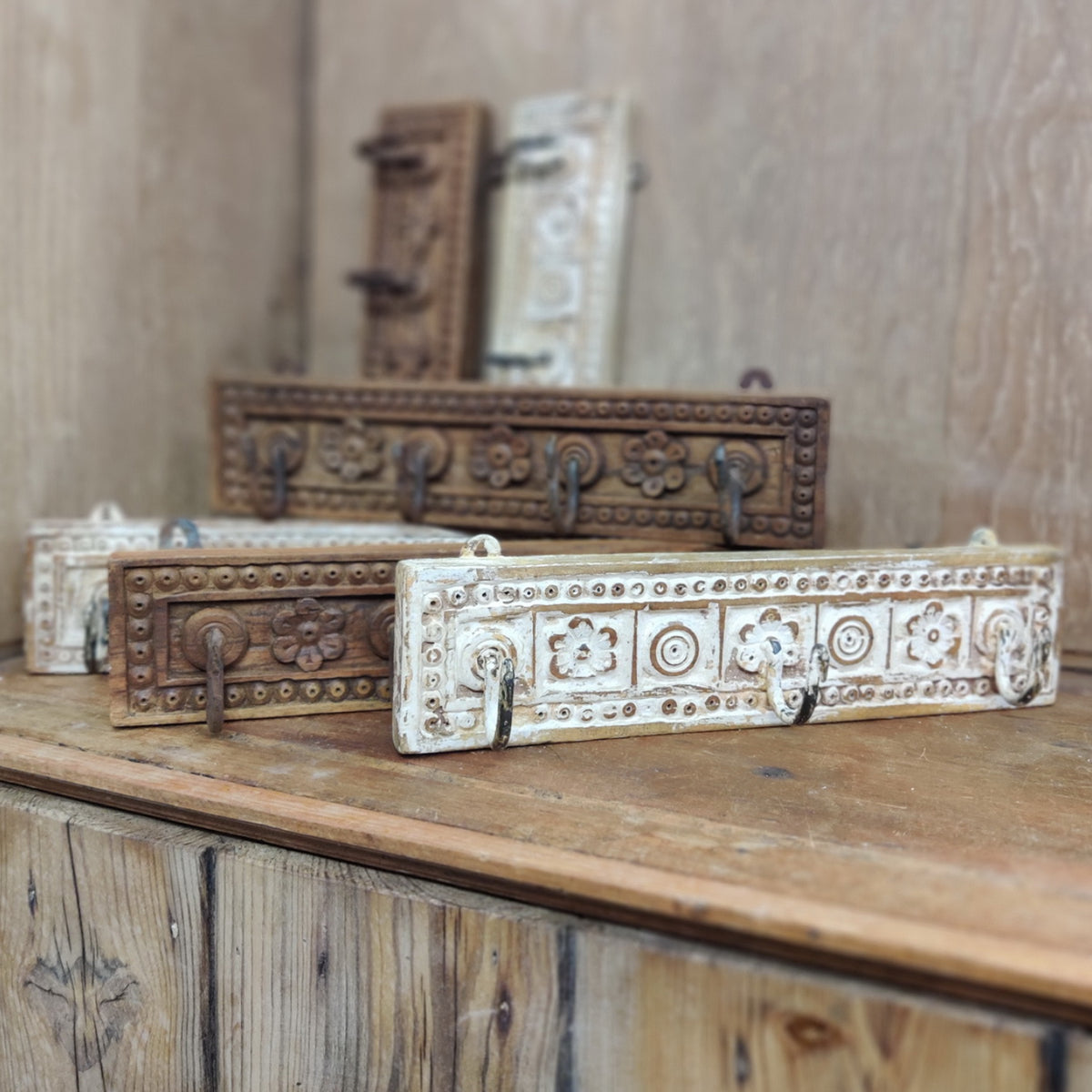 Chunky Small Carved Indian Hook – InekoHome